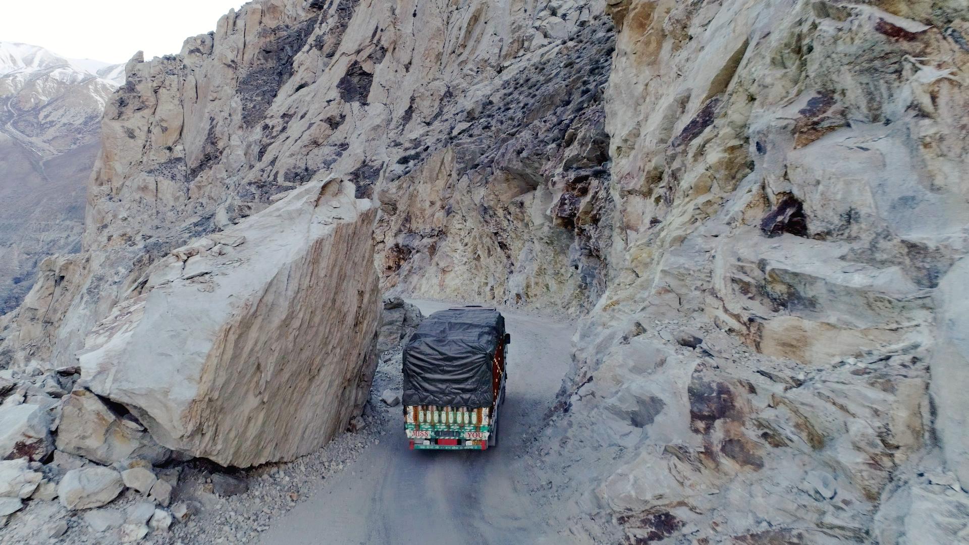 LES ROUTES DE L'IMPOSSIBLE | FranceTvPro.fr