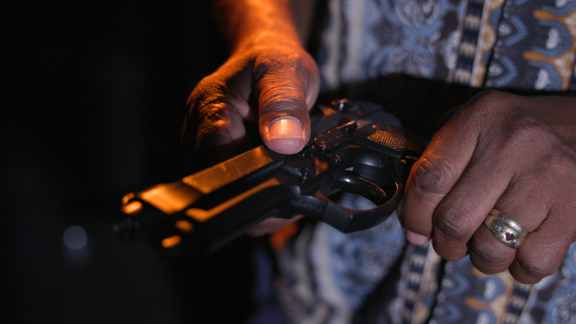 Tout en Doc : "Loïc Léry, du flingue au stylo" | FranceTvPro.fr