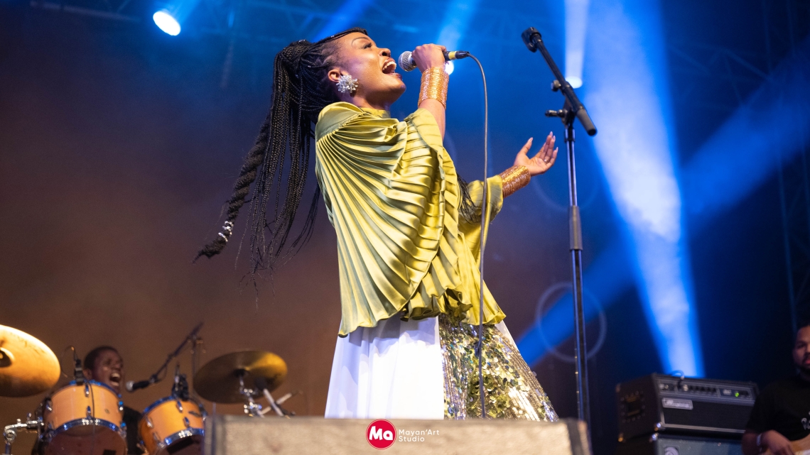 Zily en concert au Sakifo Musik Festival 2023, suivi du film musical ...