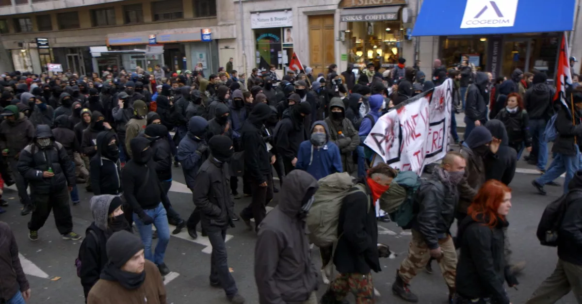 "La tentation des extrêmes" | FranceTvPro.fr