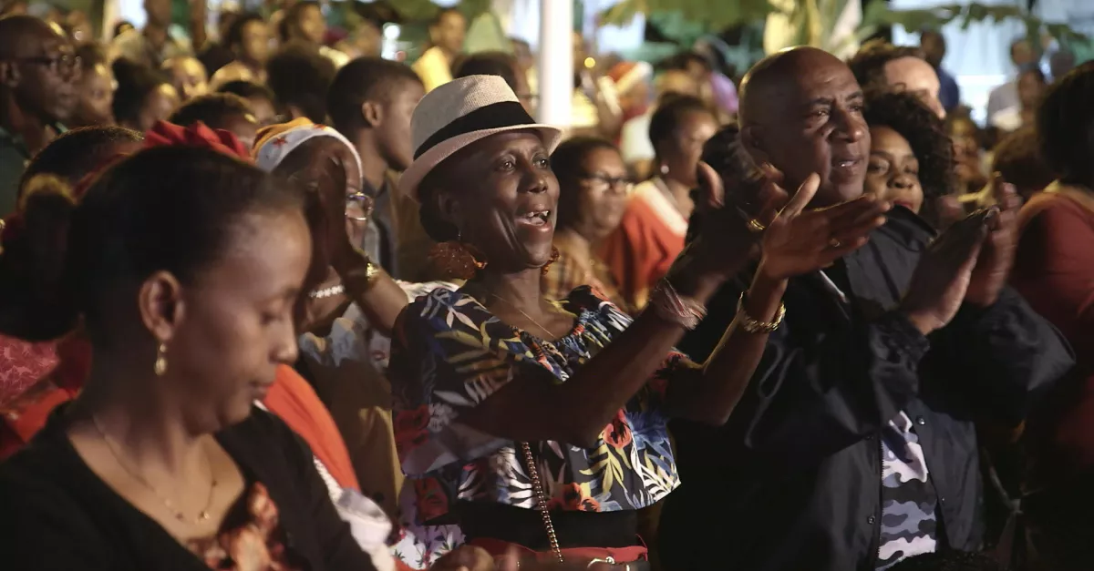 VOYAGES EN FÊTE : NWEL AUX ANTILLES | FranceTvPro.fr
