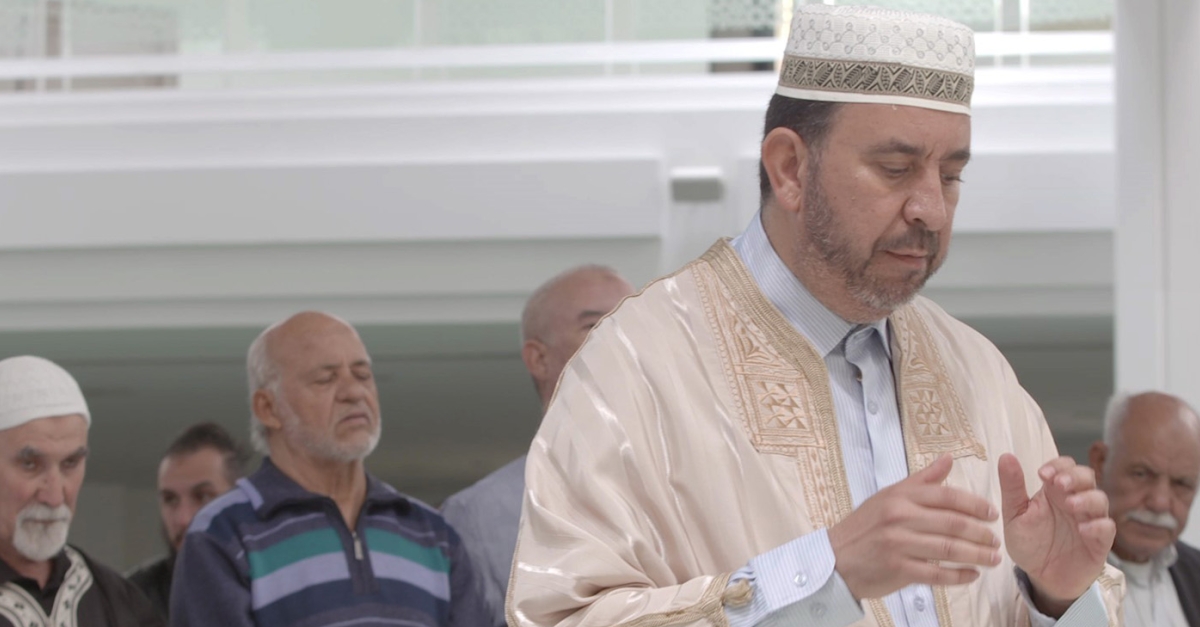 IMAM, CELUI QUI EST DEVANT | FranceTvPro.fr
