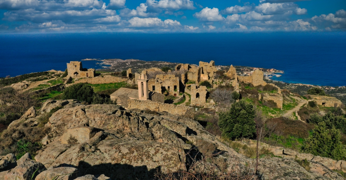 Village 5 : Lumio / Corse | FranceTvPro.fr