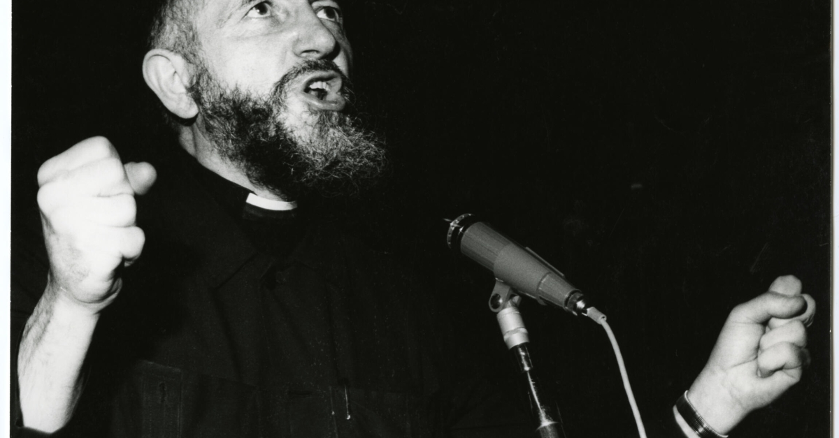 Hiver 54 : l'abbé Pierre et l'insurrection de la bonté | FranceTvPro.fr